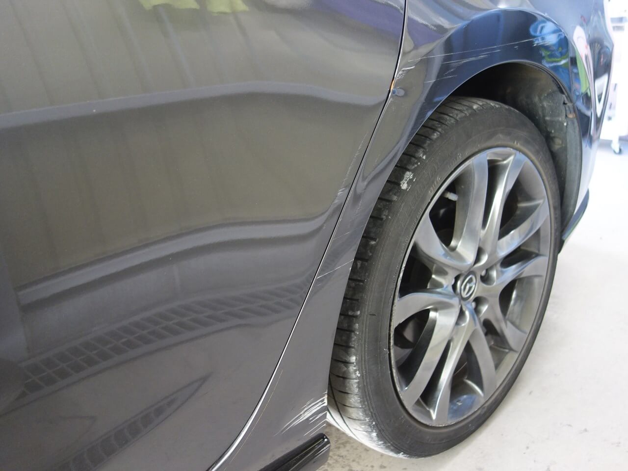 マツダ アテンザ（マシーングレープレミアムメタリック：46G） 左側面事故 キズ＆へこみ板金・塗装・修理 東京都町田市よりご来店のお客様です ...