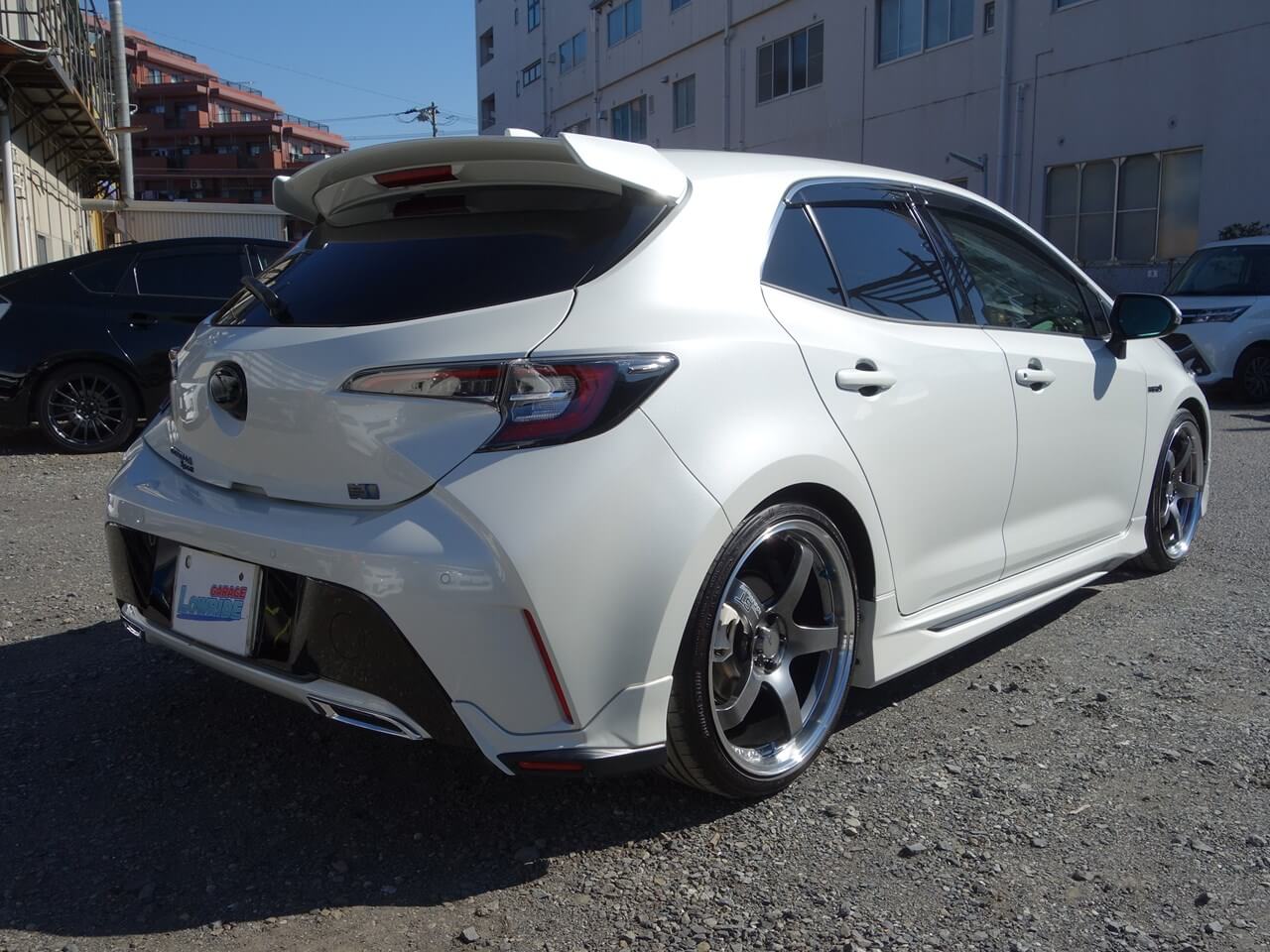 トヨタ カローラスポーツ 持ち込み品社外リヤウイング塗装・取り付け、ガラス前面研磨＆撥水GPコート施工 東京都練馬区よりご来店のお客様です ...